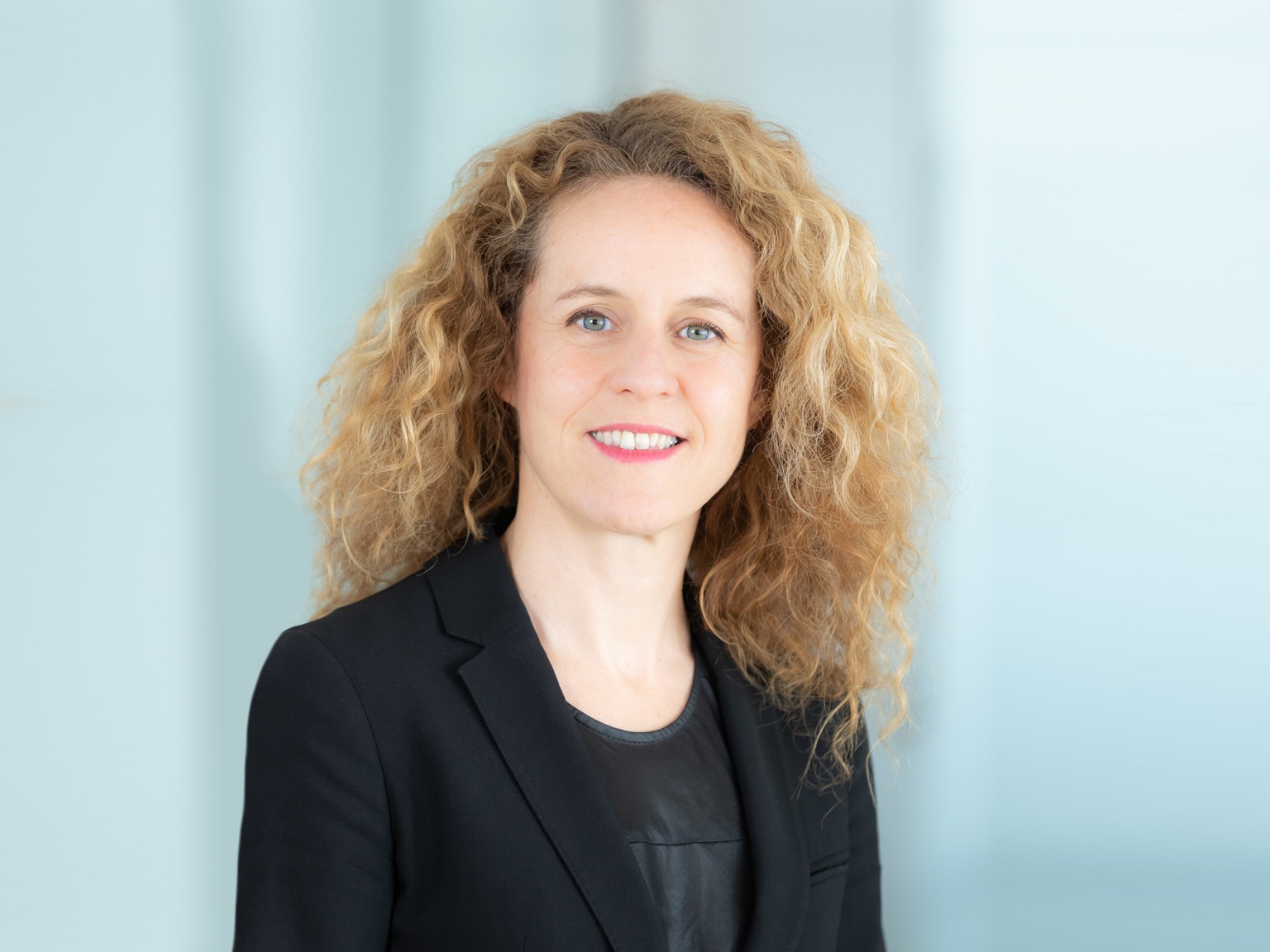 Fitter, flatter, faster: How unstructuring your organization can unlock ...